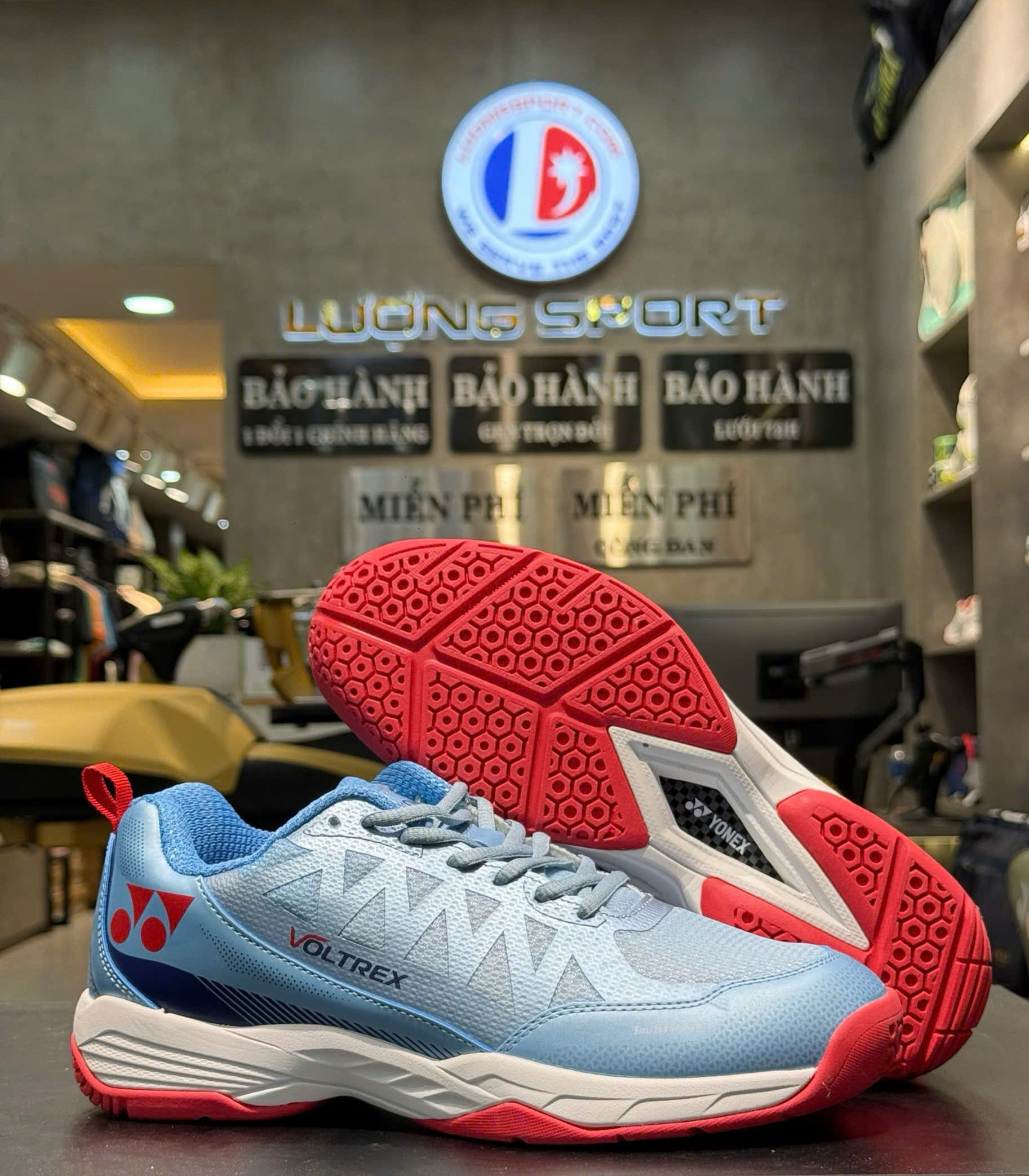 Giày Cầu Lông Yonex Voltrex Sky Blue / Red Chính Hãng 2025